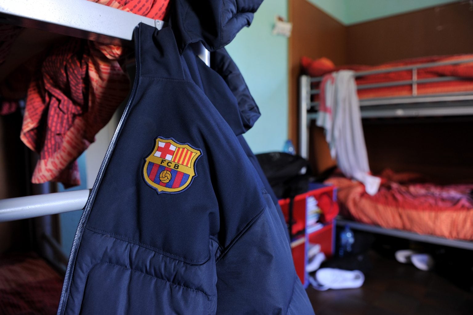 Barcelona reach agreement with 15-year-old La Masia prodigy over new ...