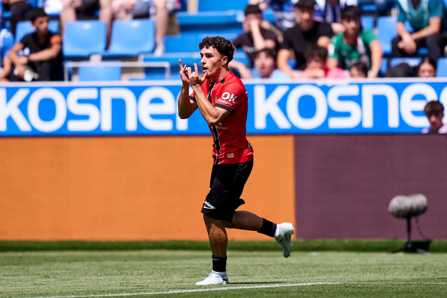 Barcelona planning to re-sign former youth player for economic gain ...